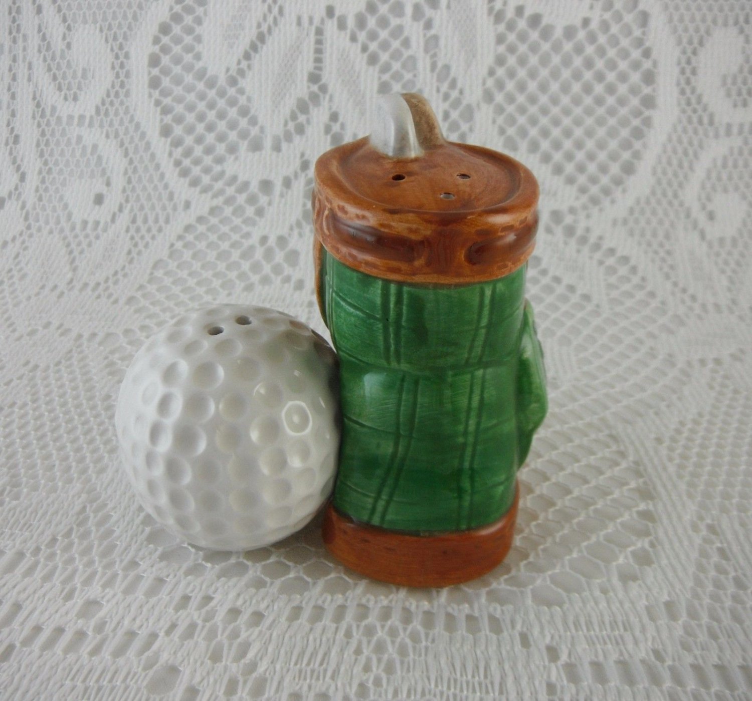 Vintage Ceramic Golf Ball and Bag Salt and Pepper Shakers tblxs3