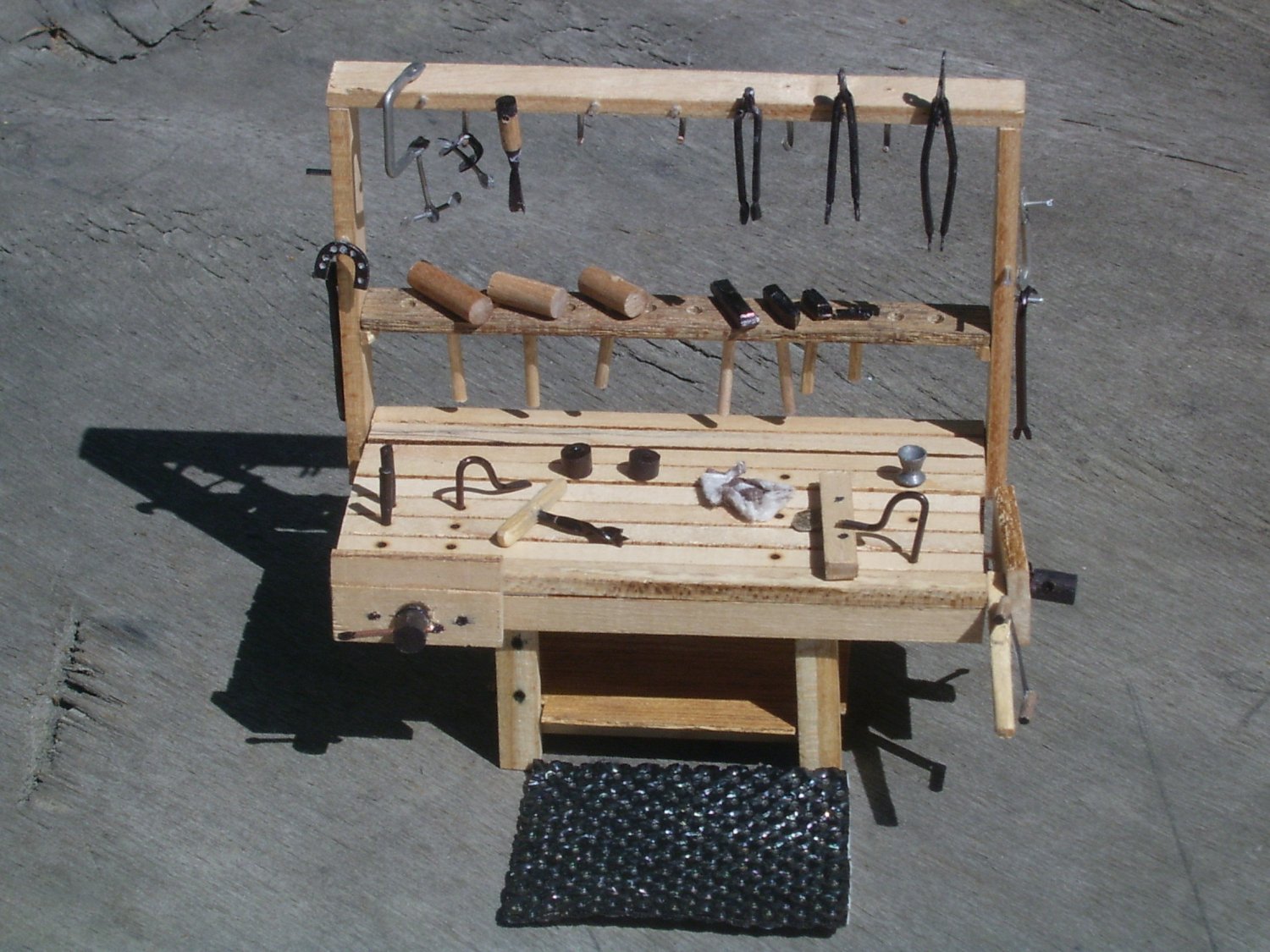 WOODWRIGHT BENCH & RACK with ACCESSORIES G-SCALE