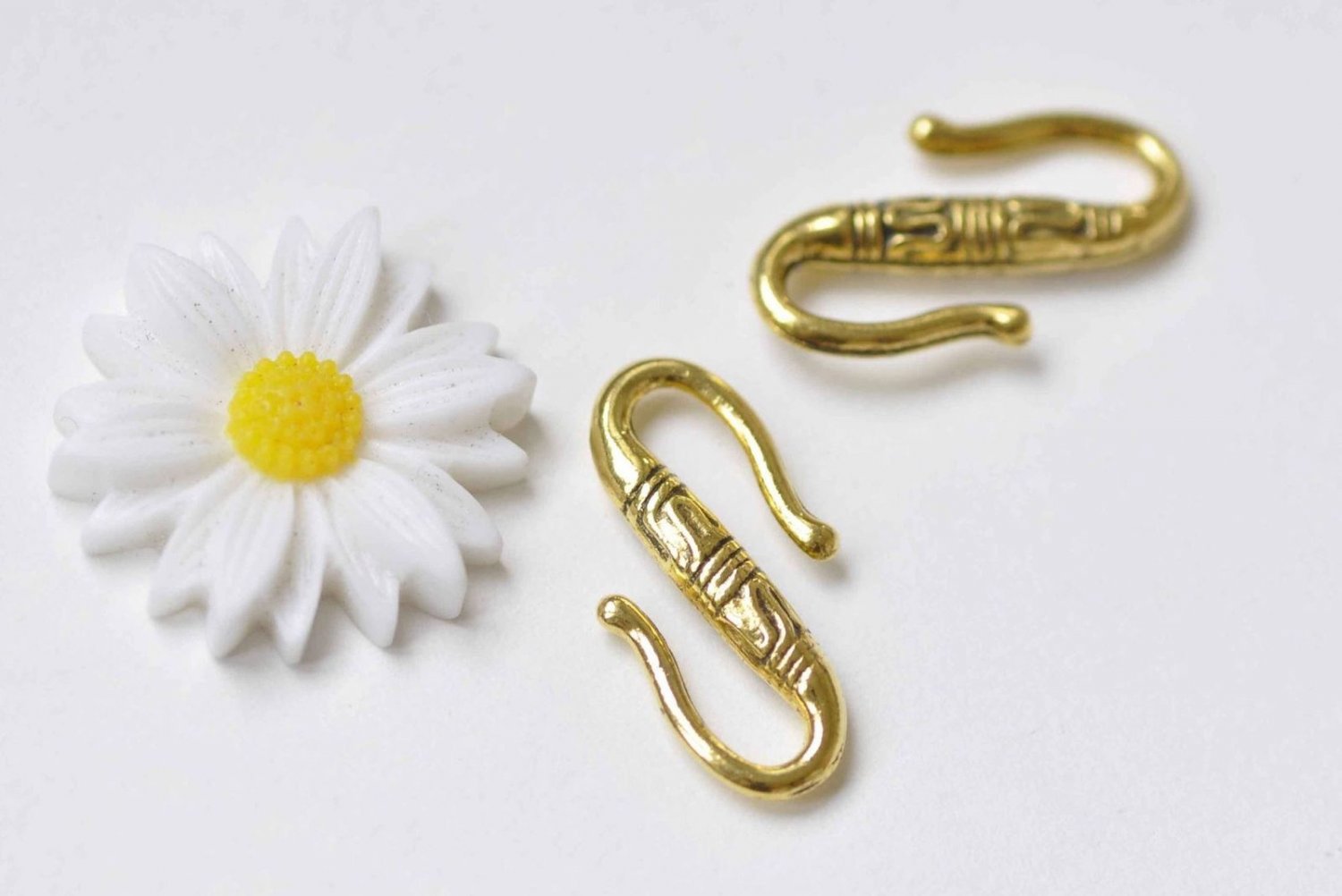 30 pcs Antique Gold Textured S Hook Closure Clasps 11x22mm A9003