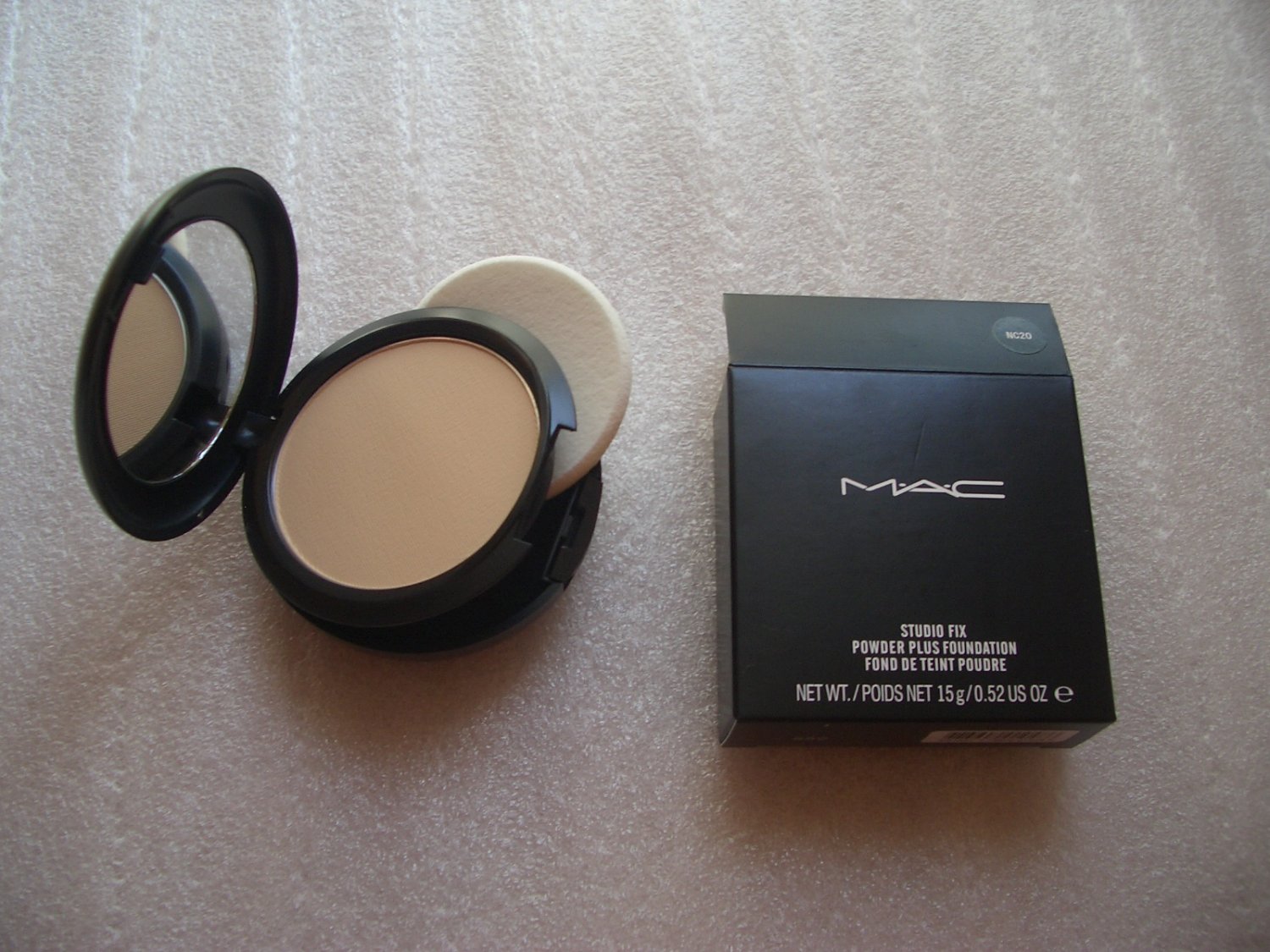 MAC Studio Fix Powder Plus Foundation - NC20 (Boxed) *** Free Shipping