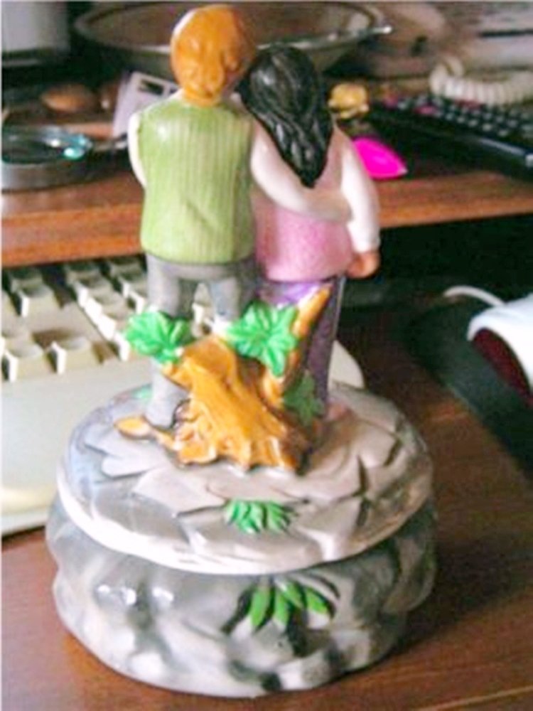 60s 70s Couple Music Box Plays Lara's Theme #400026