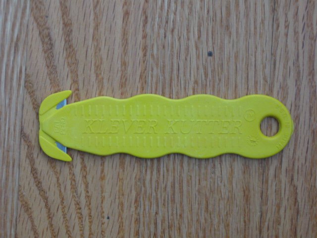 KLEVER KUTTER BOX CUTTER NEW YELLOW LIGHTWEIGHT SAFE SAFER THAN A ...