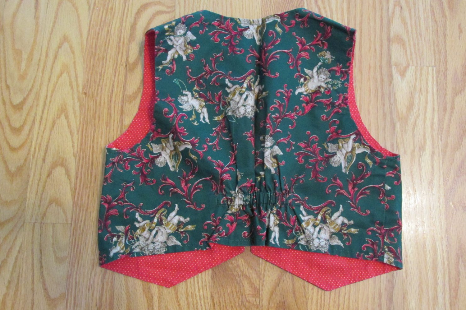 HANDMADE BOY'S GIRL'S VESTS SIZE 5 & 6 RED & GREEN CHRISTMAS PRINTS ...