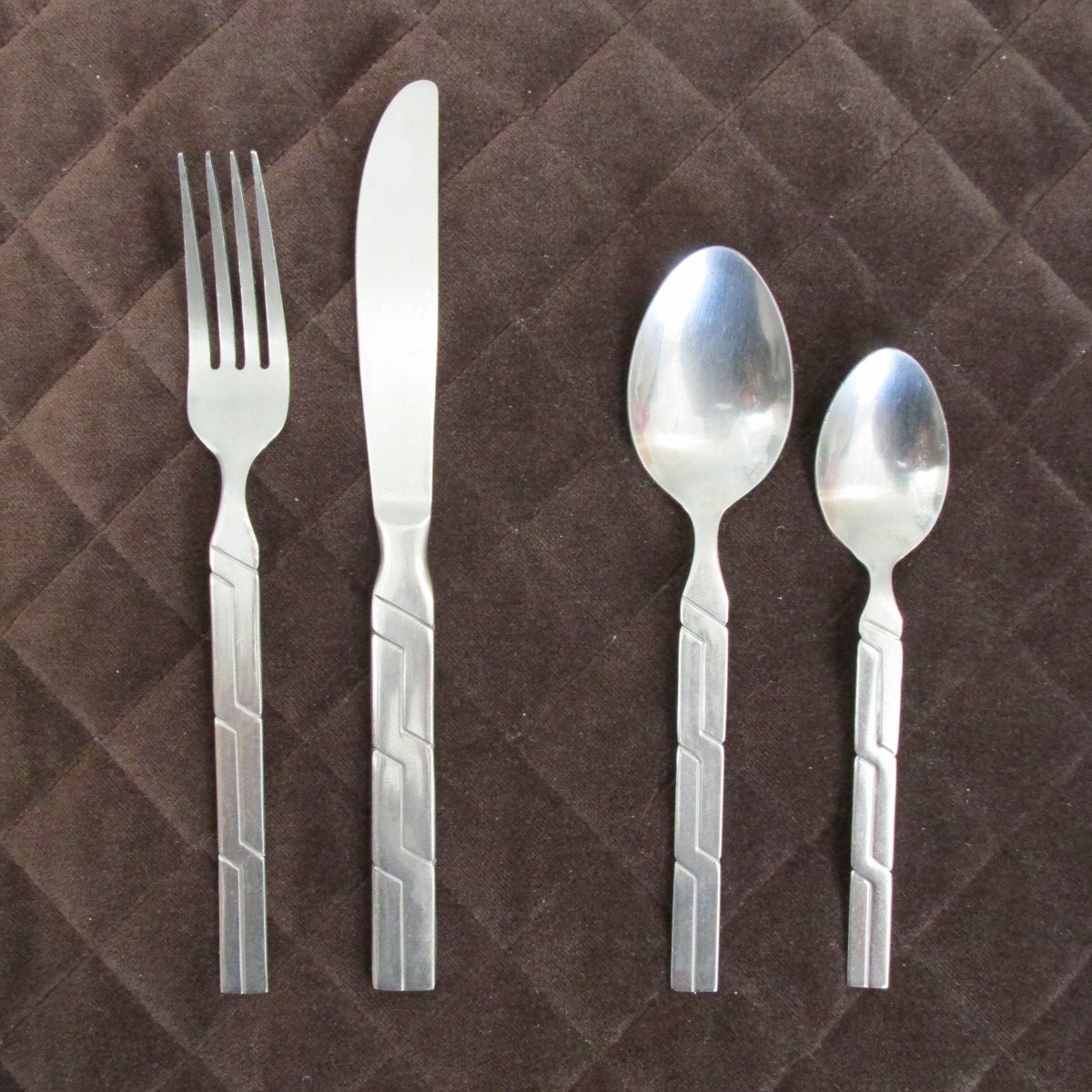 FARBERWARE STAINLESS CHINA FLATWARE CROSSWAY SET of 18 SILVERWARE ...