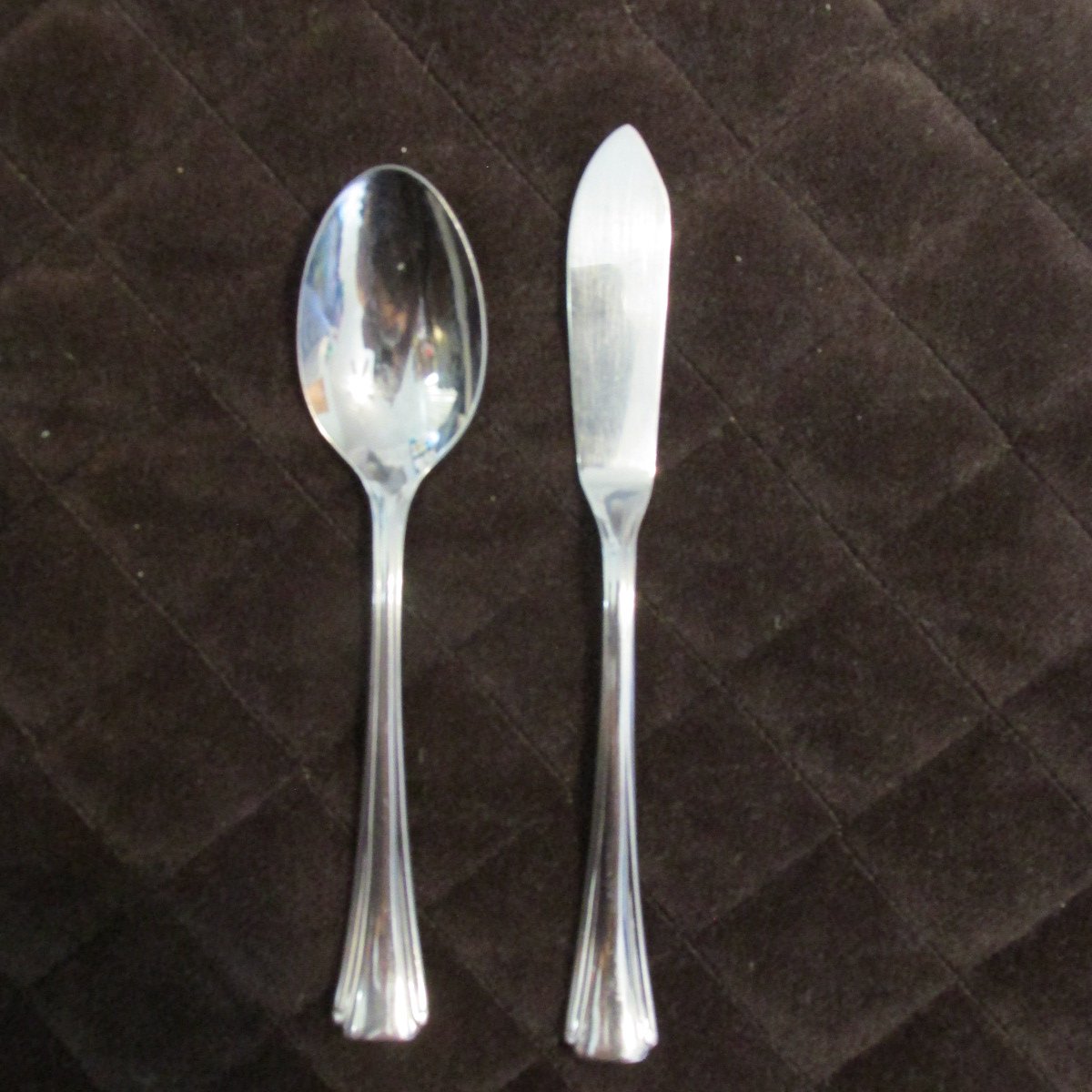 Oneida Deluxe Stainless Flatware Bordeaux Teaspoon Knife Silverware