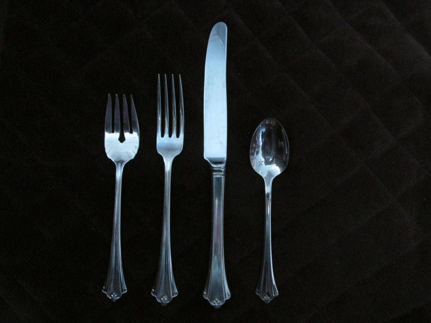 ONEIDA DELUXE STAINLESS FLATWARE ANTICIPATION SET of 13 SILVERWARE ...