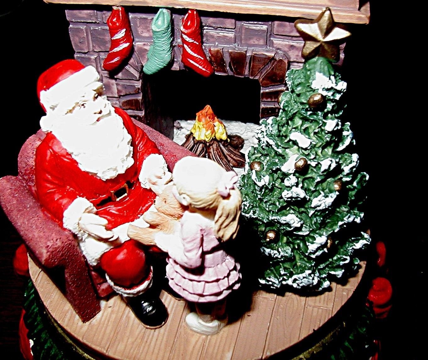 COLORFUL, BEAUTIFULLY DETAILED SANTA MUSICAL CHRISTMAS WINDUP