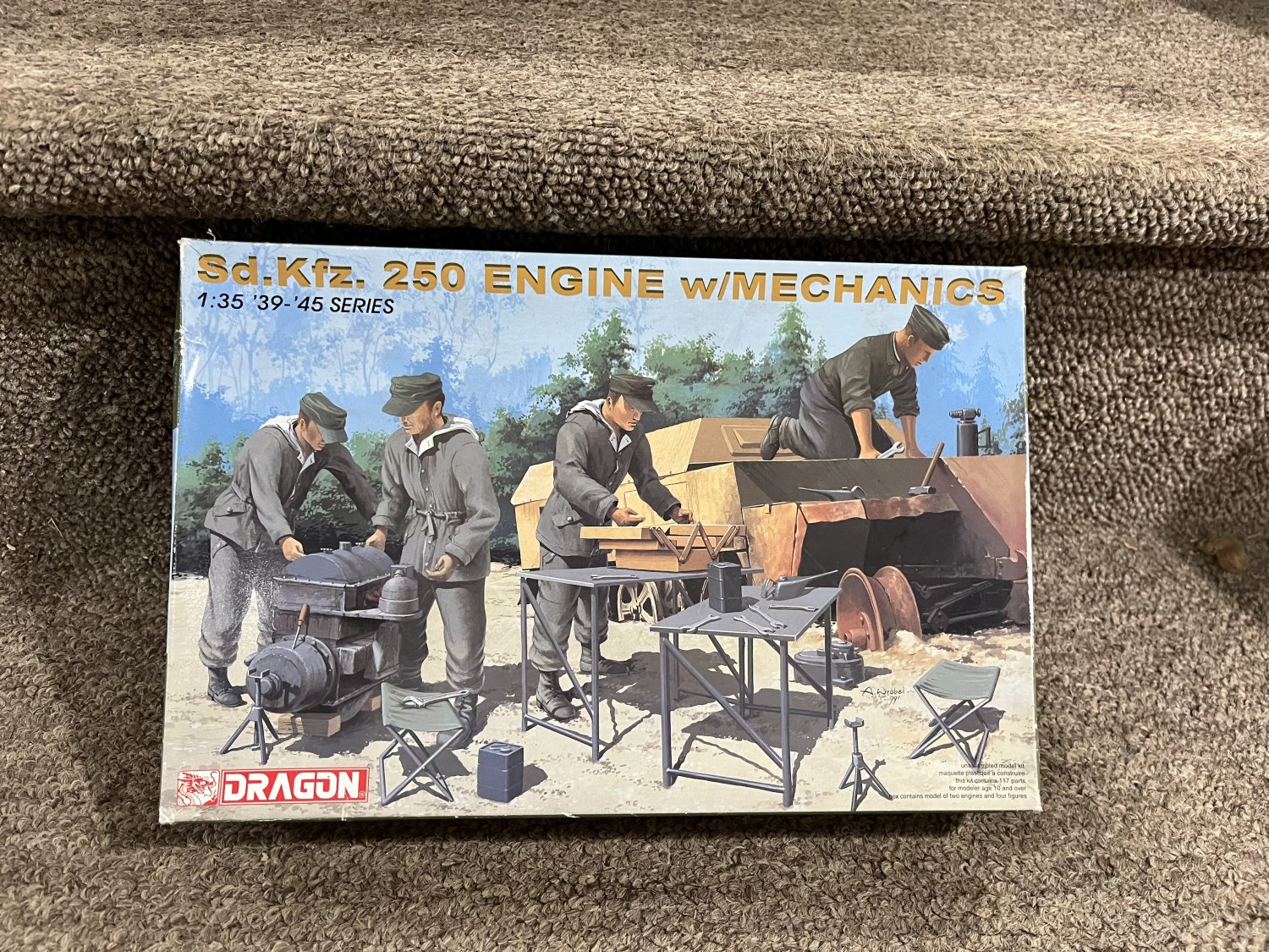 Dragon 1/35 Sd.Kfz. 250 Engine w/Mechanics Figure Set 6112