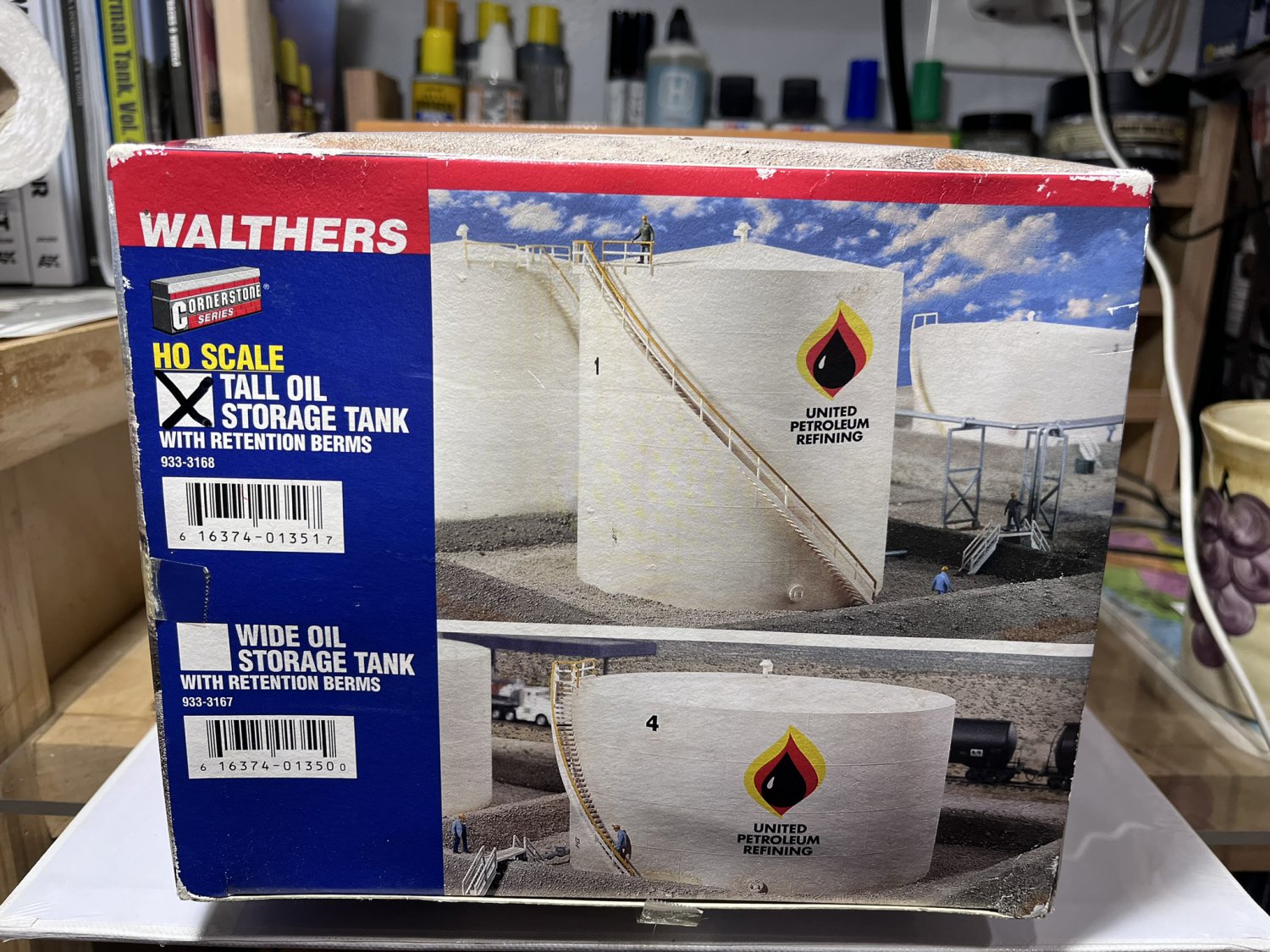 Walthers HO Tall Oil Storage Tank w/ Retention Berms 933-3168