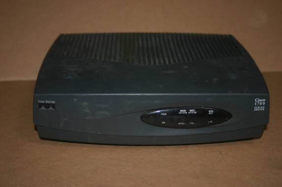Cisco 1720 w/WIC 1DSU-56k module --no power adapter