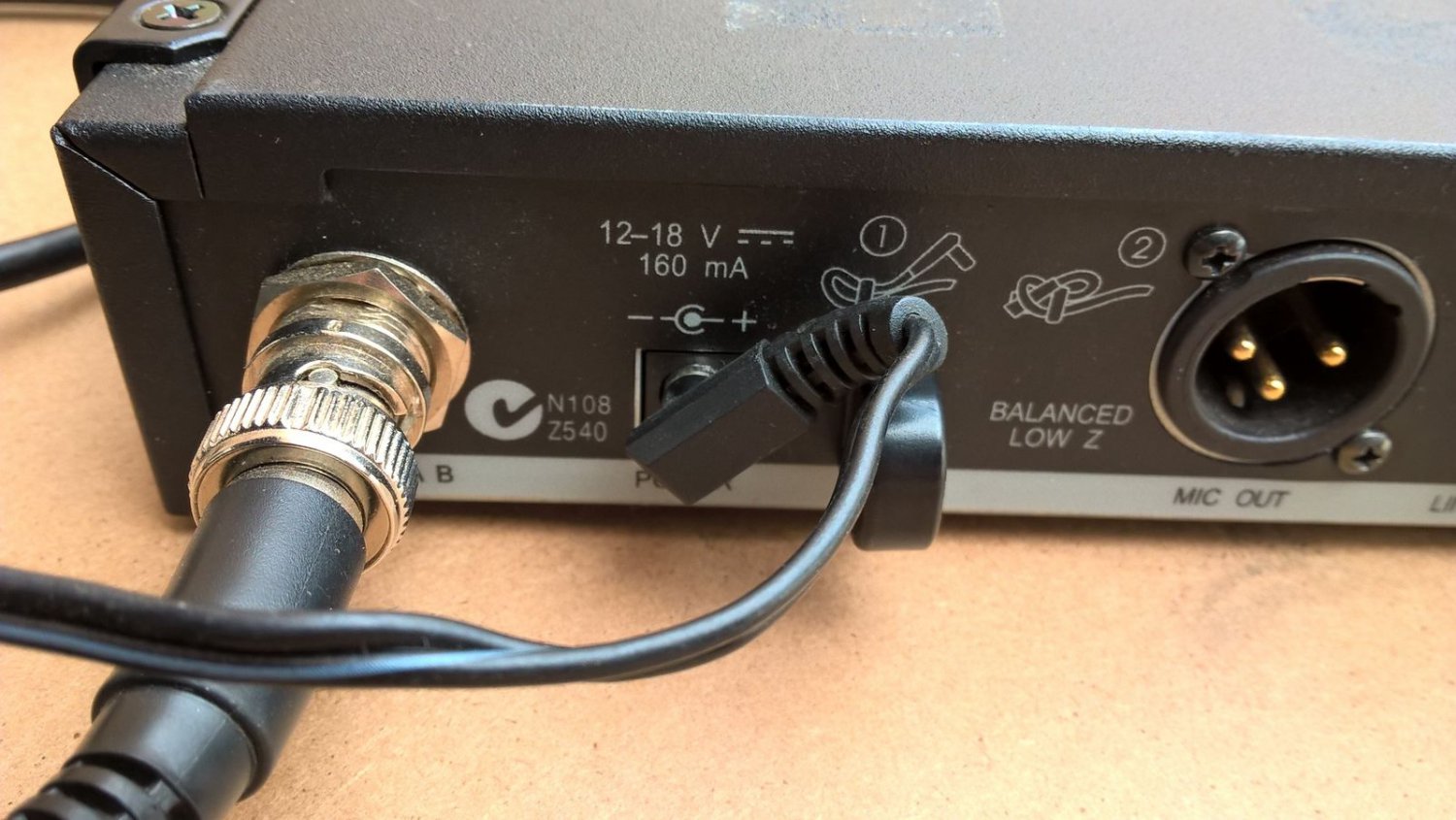 Shure SLX4 wireless receiver H5 518-542 MHz Rackmount with Power ...