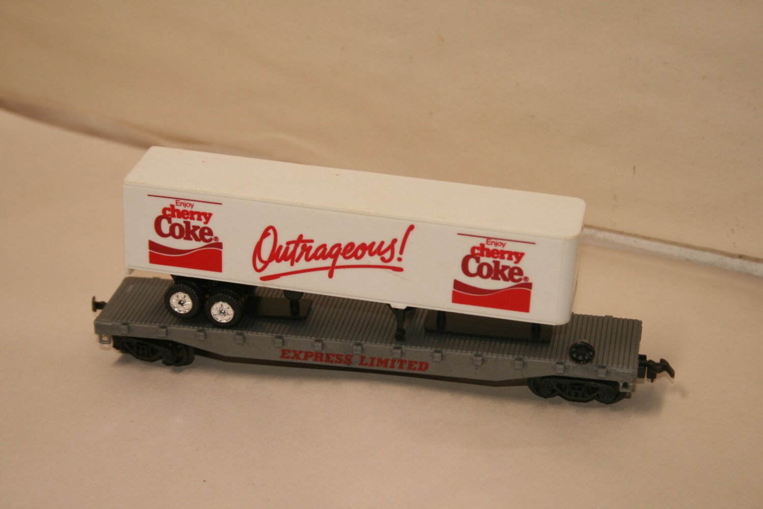 COCA COLA PLAYART HO SCALE COKE EXPRESS LIMITED FLAT CAR W/CHERRY COKE ...