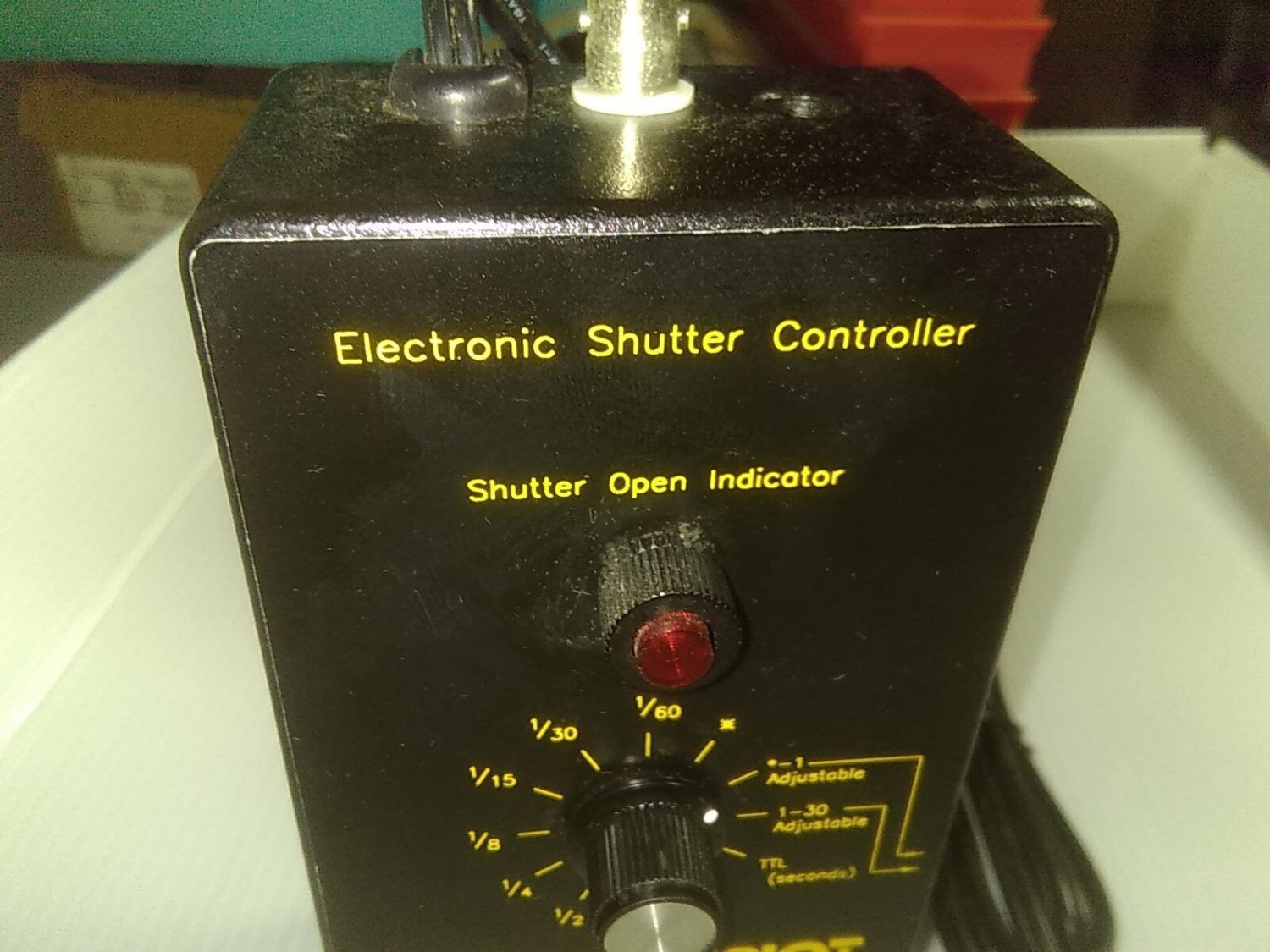 Melles Griot Electronic Shutter Controller 04 ISC 20