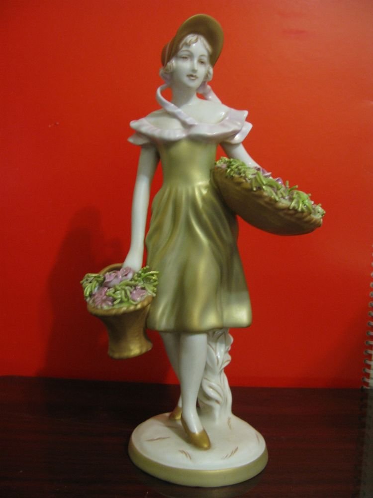 Vintage Royal Dux Figurine Flower Seller Girl Mint 10 Vintage Royal Dux Figurine Flower Seller Girl Mint 10
