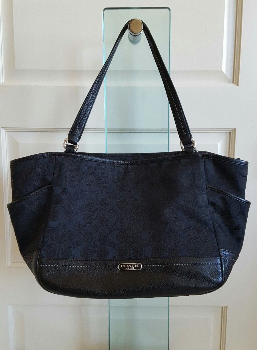 COACH Park Signature Carrie Tote Handbag. Black. F23297 EUC Ship Fast