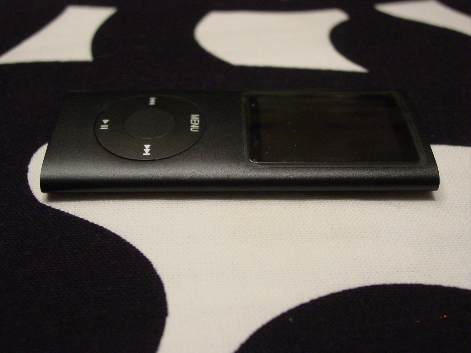 Black 4th gen 8GB MP3 MP4 Player w/radio, video playback, e-book reader