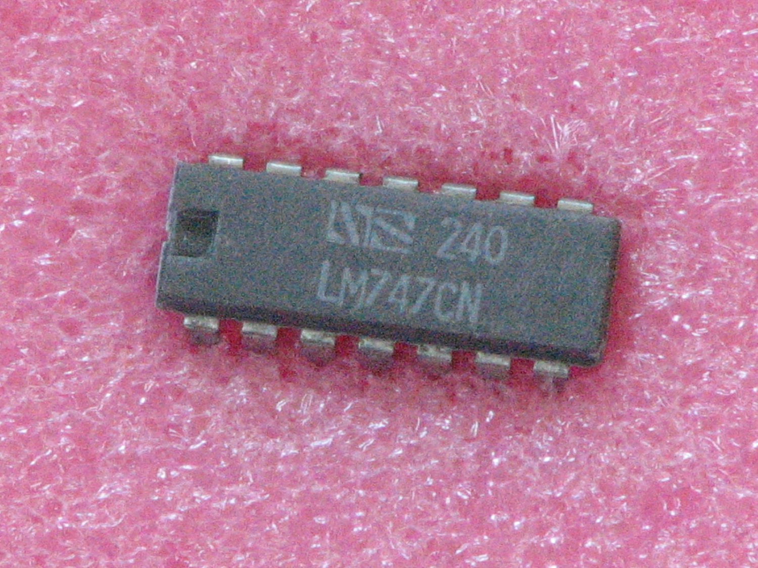 LM747CN Linear IC Amplifiers