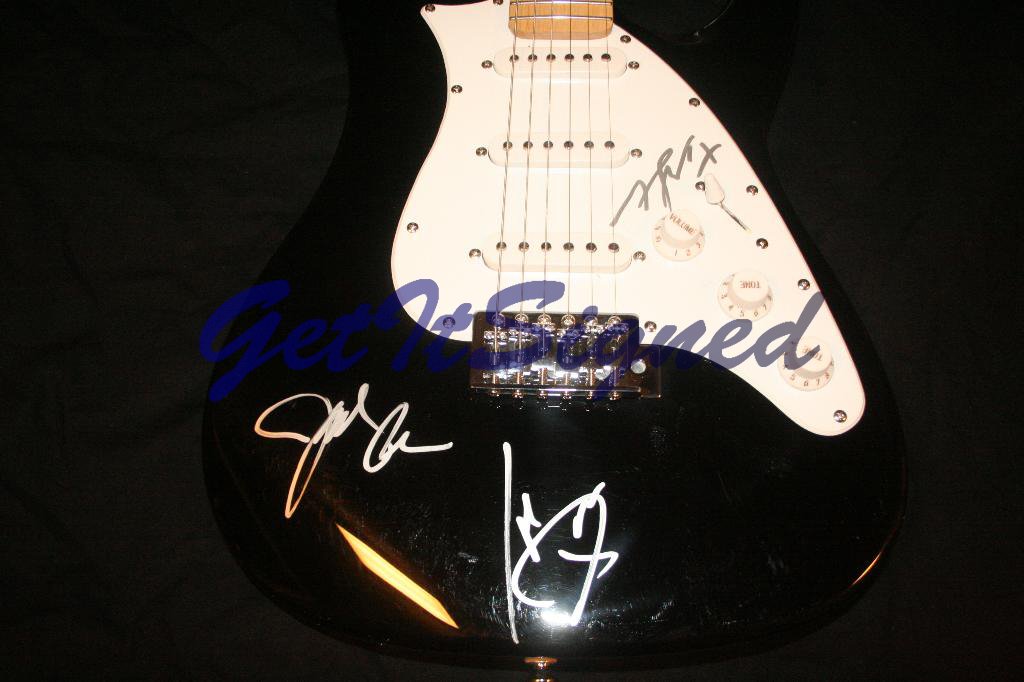 Rascal Flatts signed electric guitar by all 3 members!!