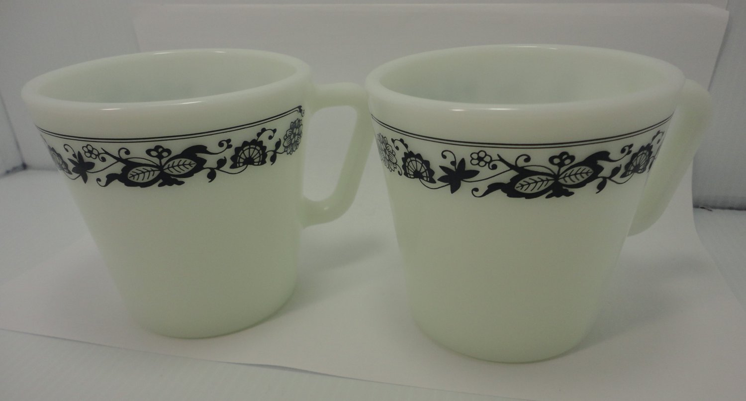 Vintage 2 Pyrex Corelle Old Town Blue Onion Coffee Mugs D Handle Corning