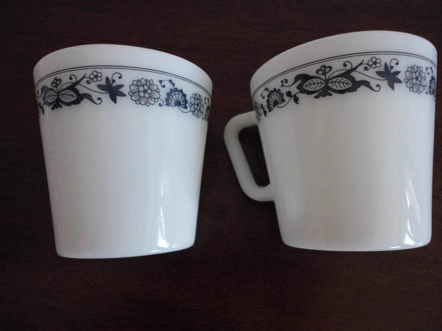 Vintage 2 Pyrex Corelle Old Town Blue Onion Coffee Mugs D Handle Corning