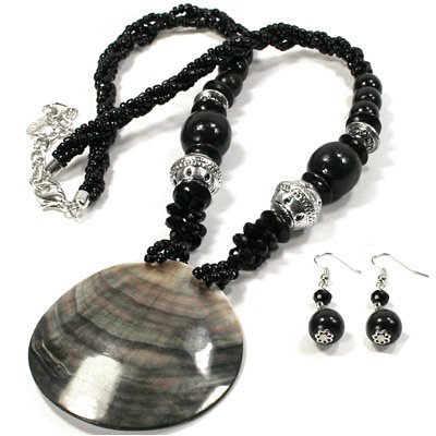 Black Round Shell Necklace Set