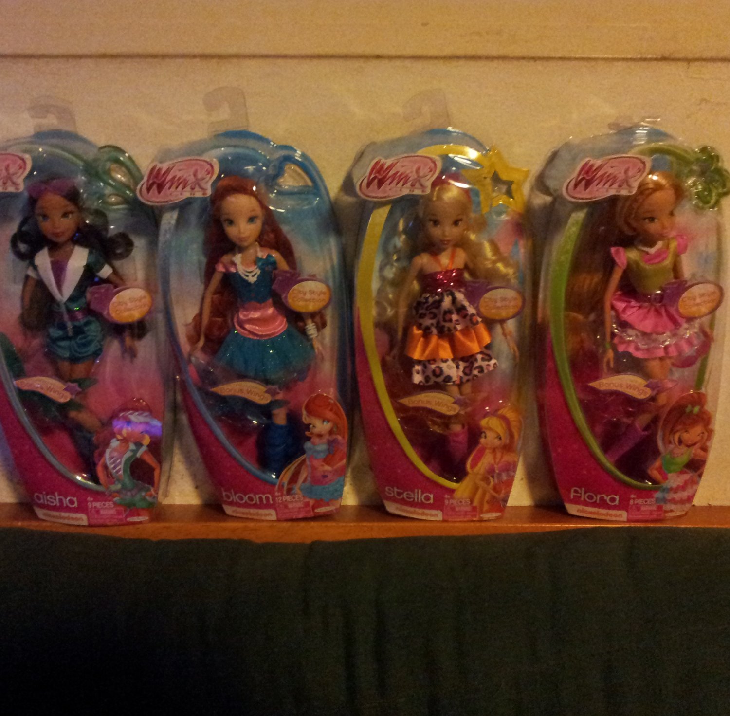 Winx Club 2013 City Style Collection Set Fairy Doll With Bonus Wings ...