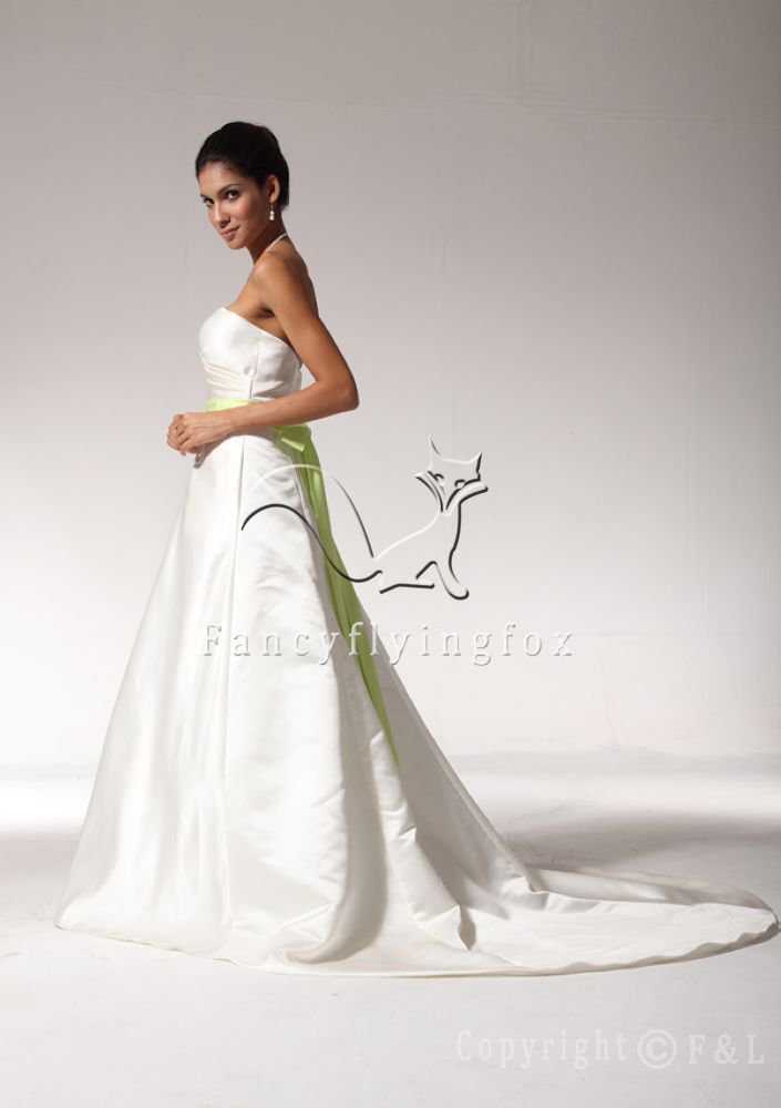 2013 Exquisite Wedding Dress with Waistband YP3344