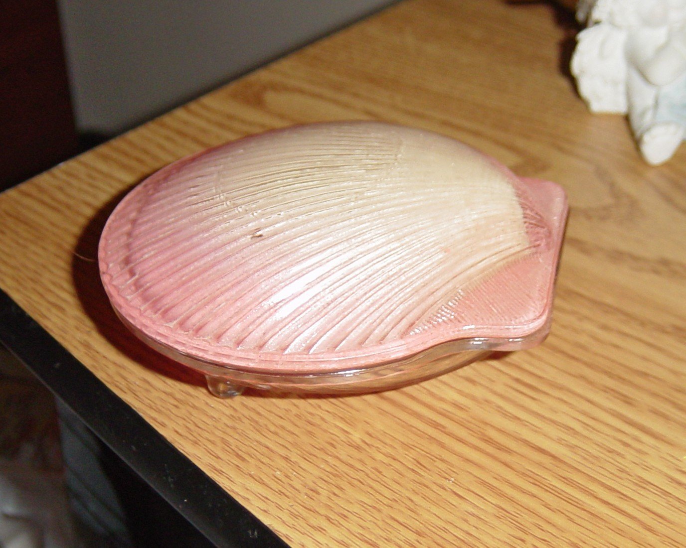 Vintage Glass Clam Shell Shaped Dresser Trinket Box #00078