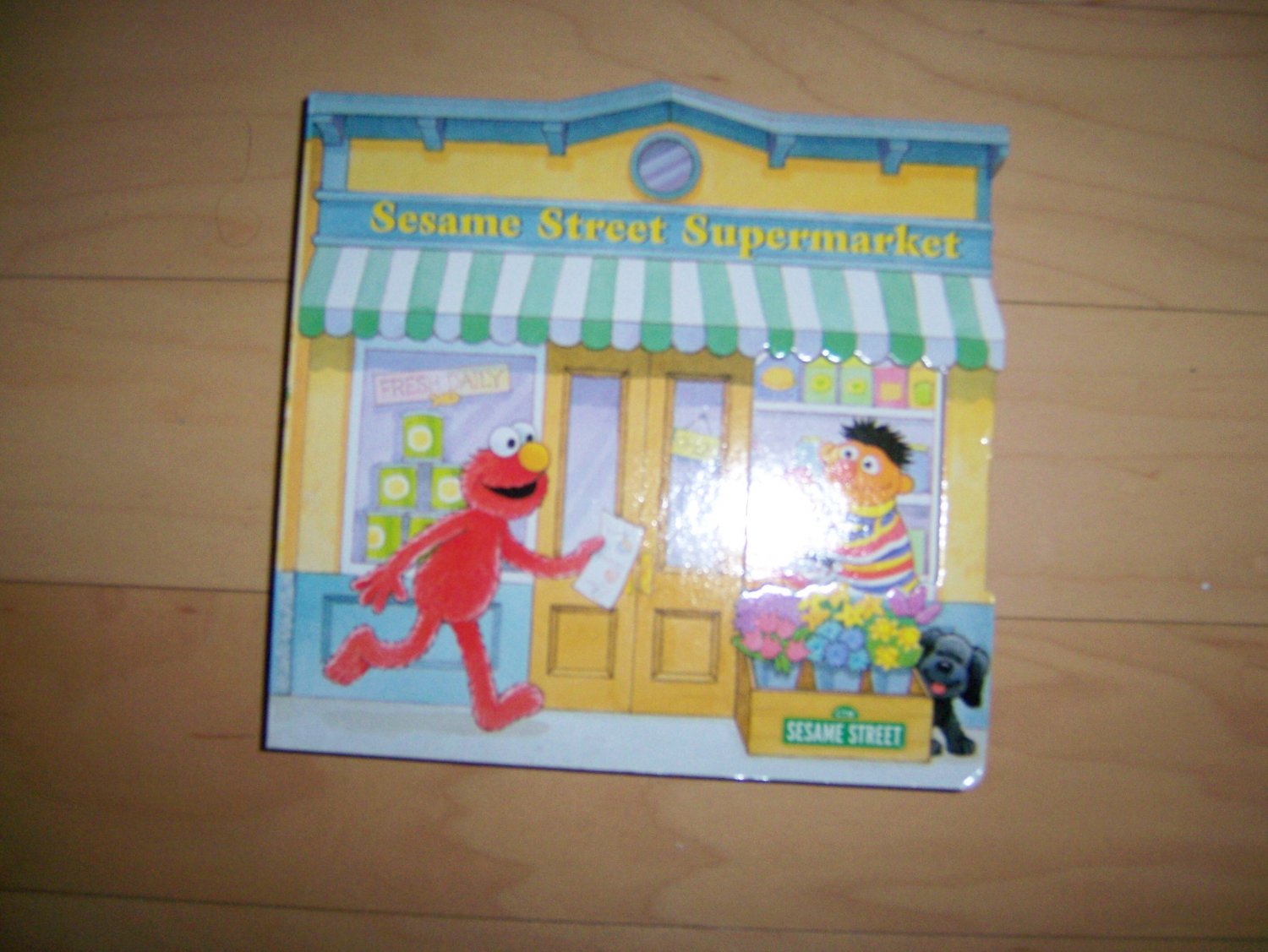 Sesame Street Supermarket Illustrated Hard Cover BNK1506