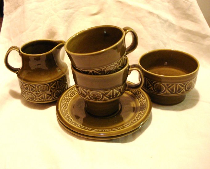 Beswick England Zorba cream sugar 2 cups saucers 1970 hc1135