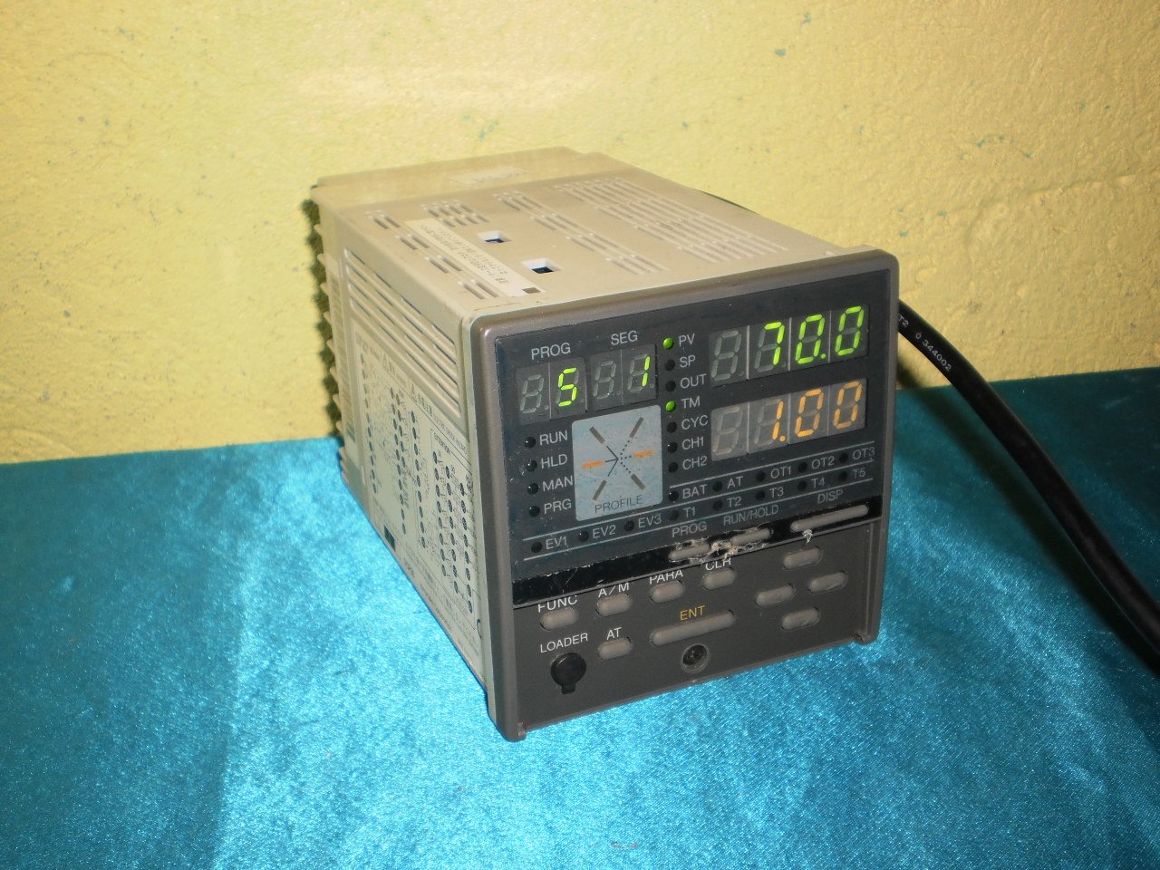 Yamatake Honeywell DCP30 Temperature Controller
