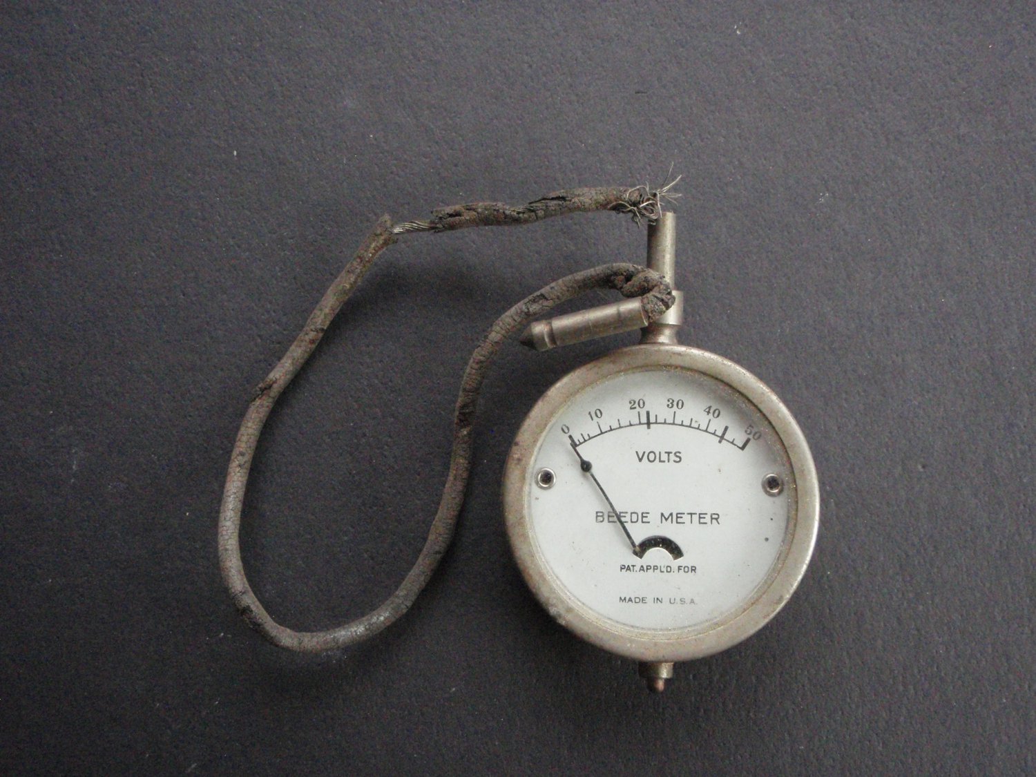 Vintage BEEDE VOLT METER Handheld, Made in The USA. Works!