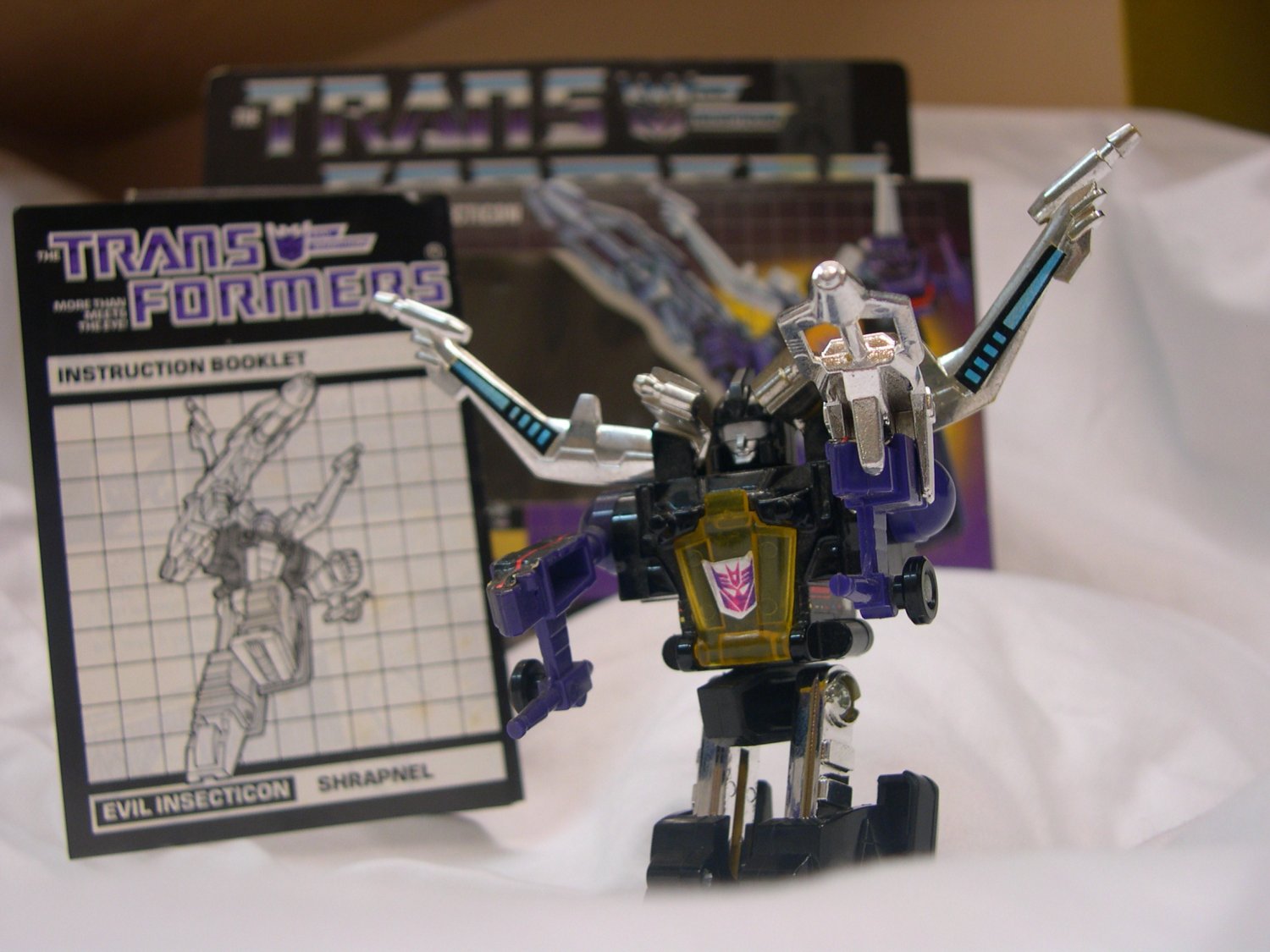 Insecticon Shrapnel G1 Transformer Authentic with weapon, original box ...