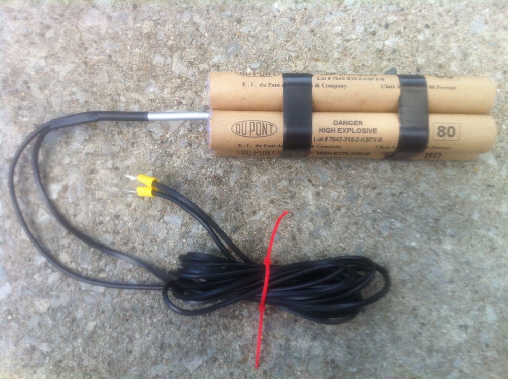 Fake DYNAMITE Bundle Stage Movie Prop Replica Theatrical Explosive ...