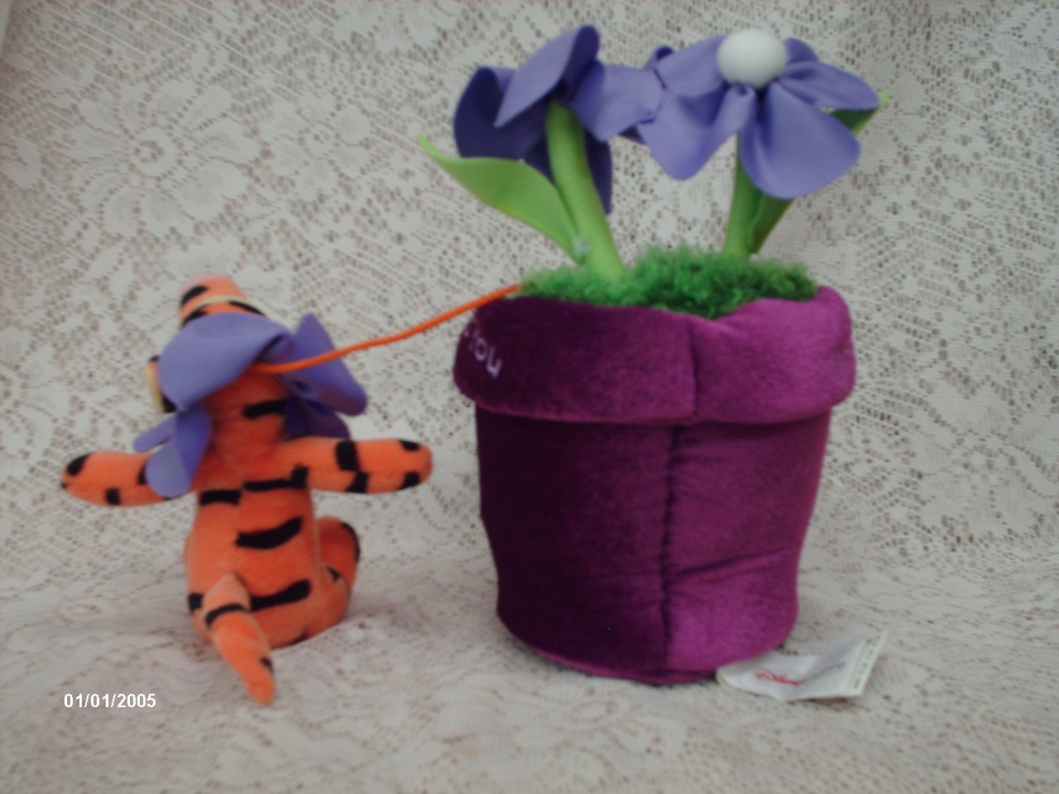 DISNEY STORE 8" Plush FLOWER POT TIGGER - Bouncing Is Fun Plush Toy
