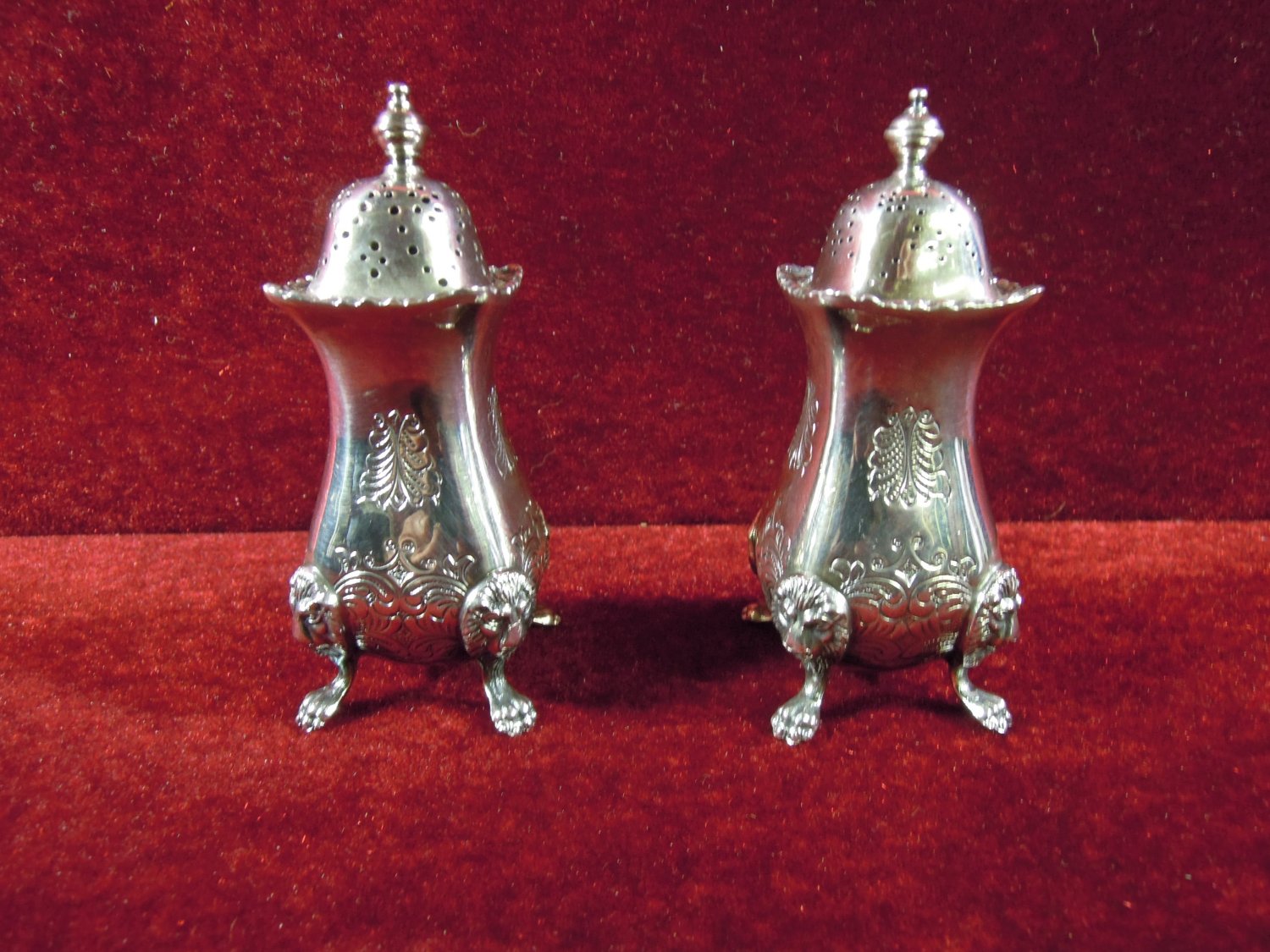 OFF MARKET Antique Ellis Barker Silver Plate Shakers Lion Mast