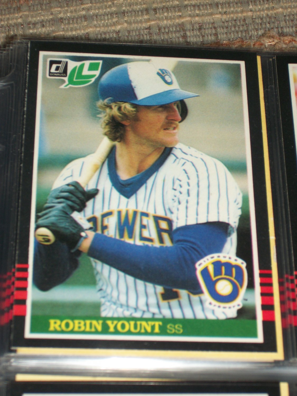 Robin Yount 85 leaf baseball card