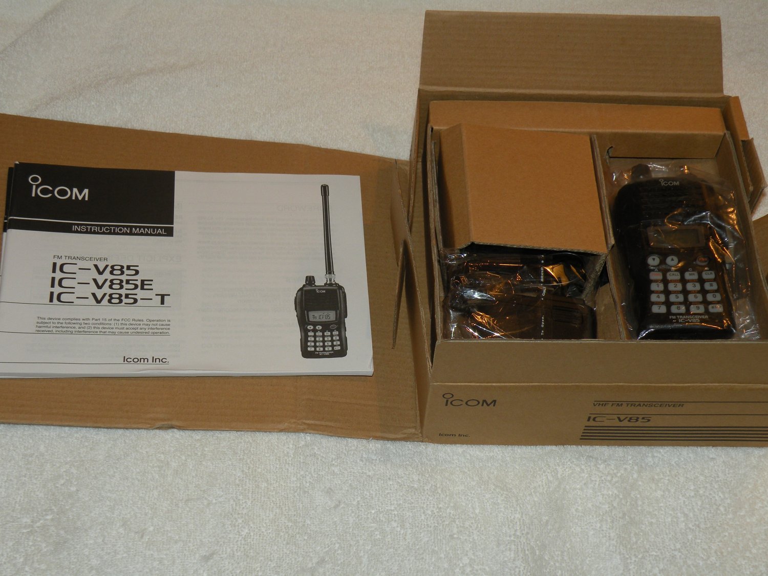 ICOM V-85 2-Meter / 7-Watt Handheld Radio