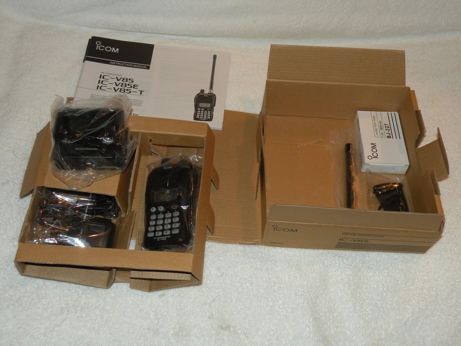 ICOM V-85 2-Meter / 7-Watt Handheld Radio