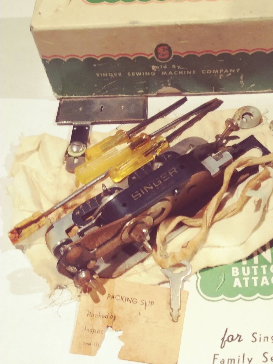 SINGER buttonhole attachment part #121795 Rusty antique 1940s instructions