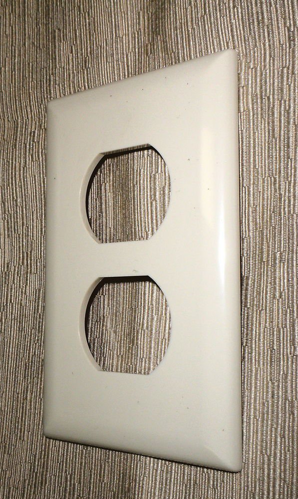 Hubbell / Wirecon Ivory Snap-On Receptacle Wall Plate #WPRUIV ...