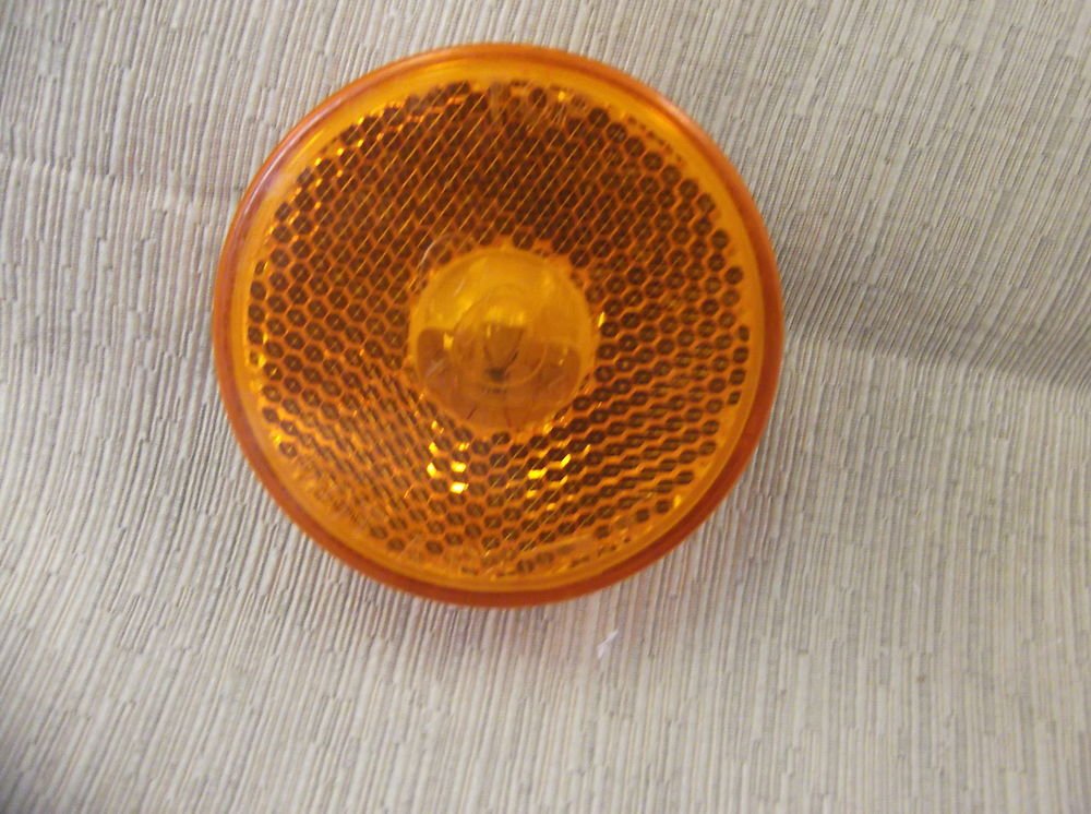 Grote Mfg 2 1/2" Amber Marker Light #4583 / P2 PC847 UPC:710534476379