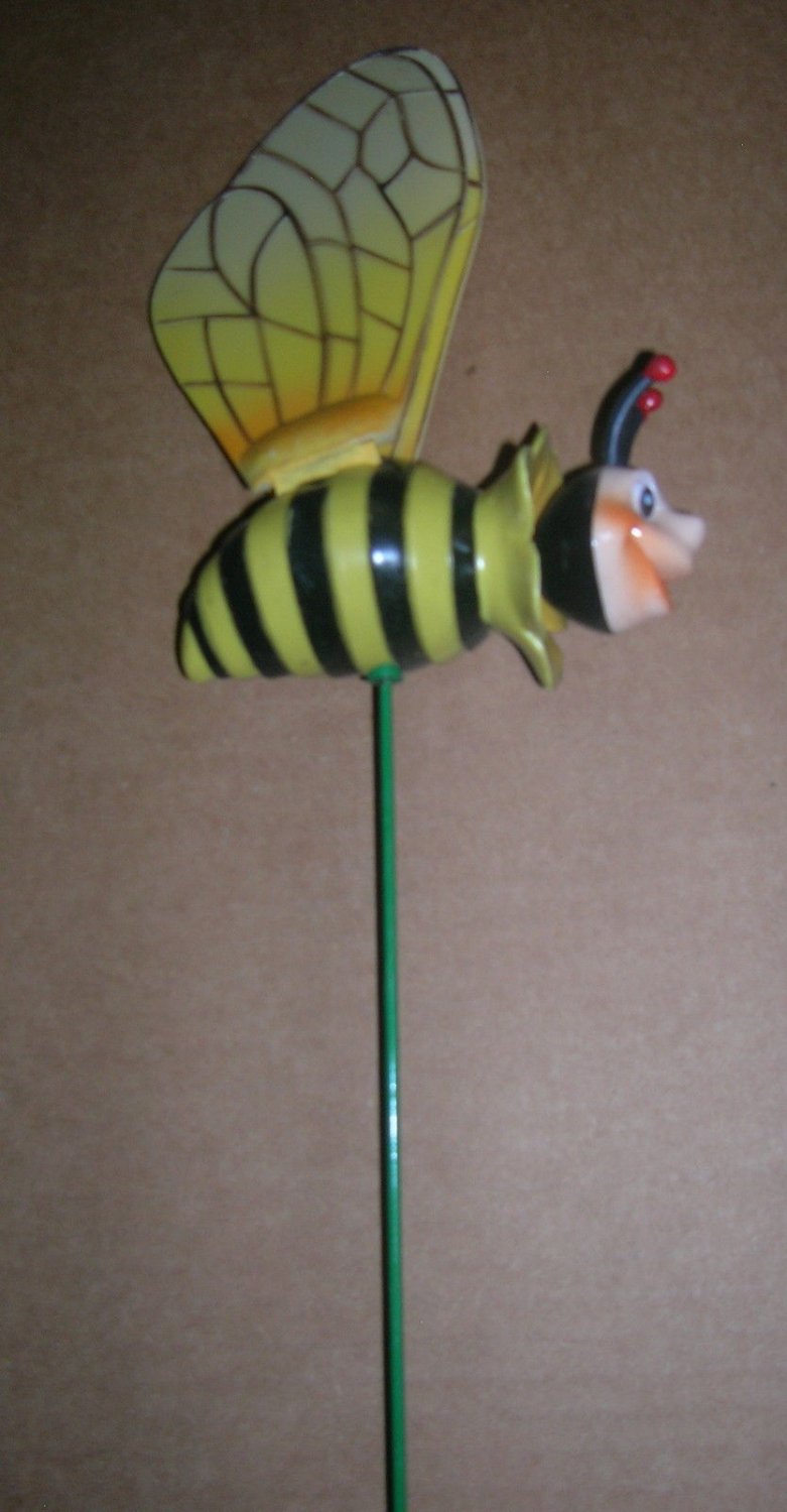 Yardworks Originals Smiling Bee Yard Ornament W/ 29" Stake UPC:710534486088