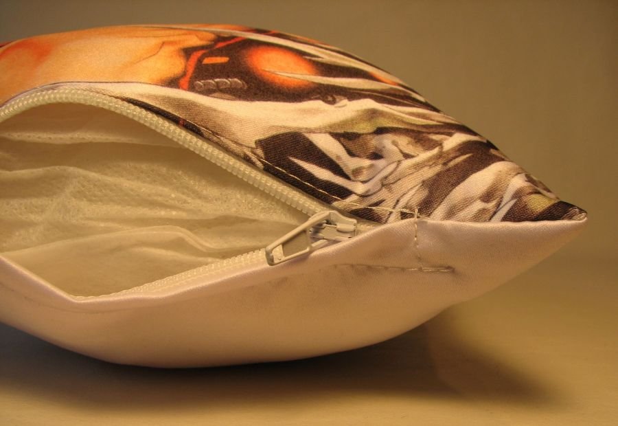 Death Note Pillow 8x8 Light Yagami holding apple