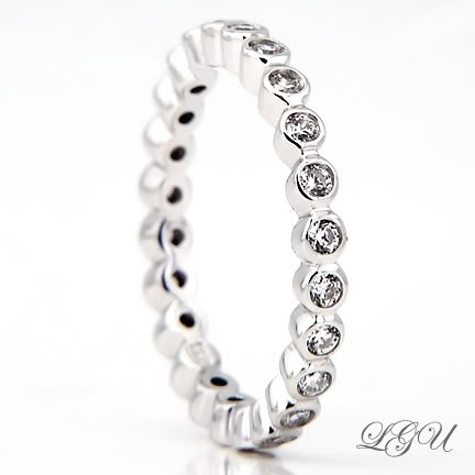 STERLING SILVER ROUND CUT ETERNITY BAND RING SZ 9