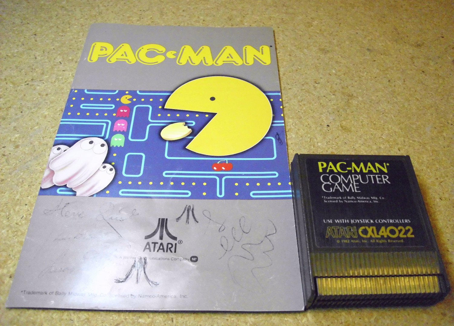 Pacman Atari 800 XL game cartridge CXL4022 with manual. Pac Man