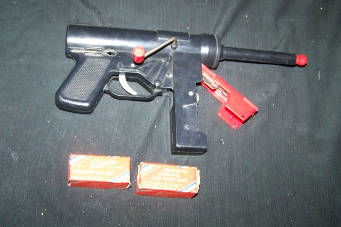 Vintage Mattel TOMMY BURP Toy MACHINE GUN with Kilgore Caps Unused