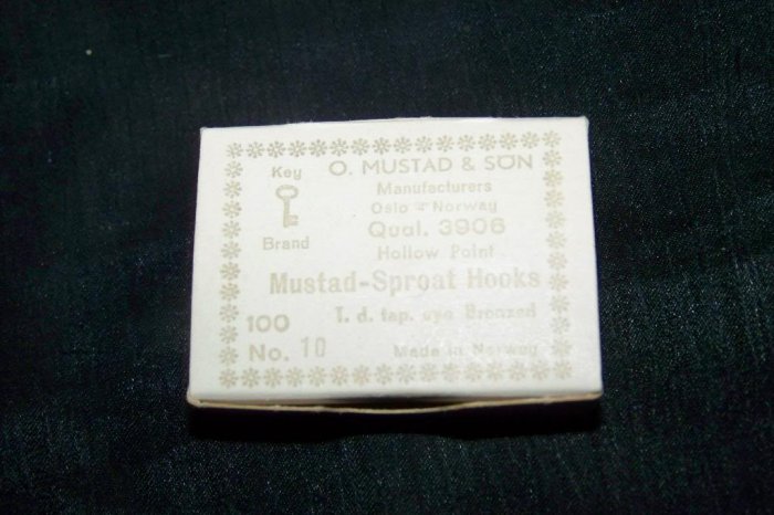 Antique O Mustad & Son Sproat Hooks Box Norway Lot #10
