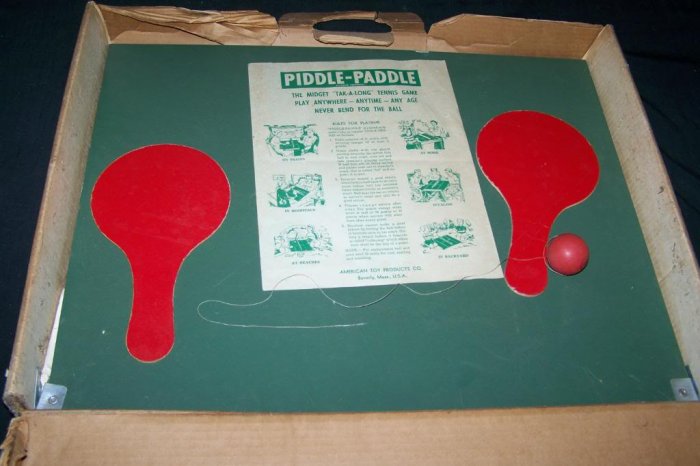Vintage 1950s PIDDLE-PADDLE Travel TABLE TENNIS Set Game