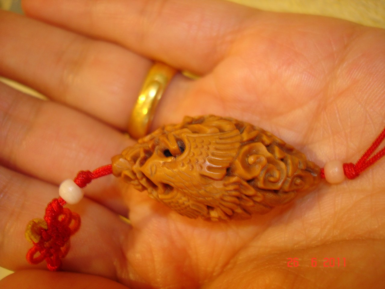 exqusite olive core carving